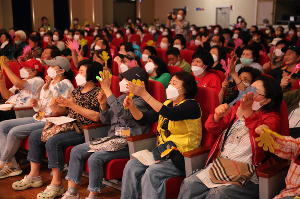 The Korea Sharing Federation hosted a Hope Music Concert for people ...