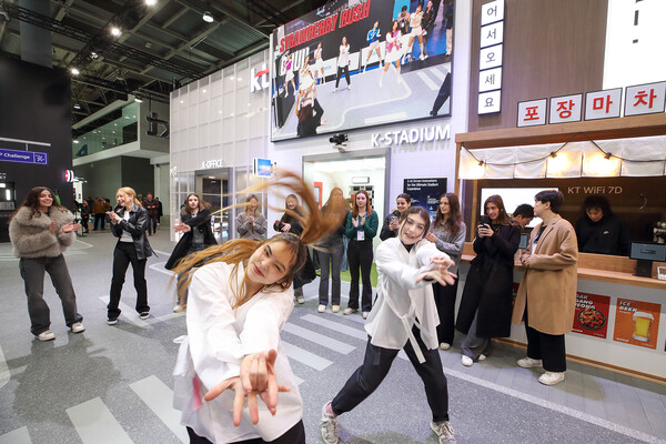 AI 깃발 꽂기 나선 통신3사, MWC2025서 수익화 전략 공개